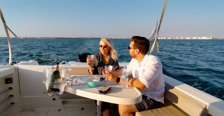 Cádiz: Private Sun Cruise for 2 with Aperitivo and Wine - Why You Should Consider This Experience