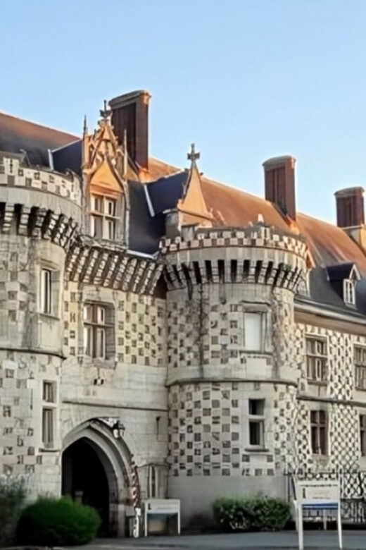 Caen : Private Walking Custom Tour with a Local Guide - Practical Details and Tips