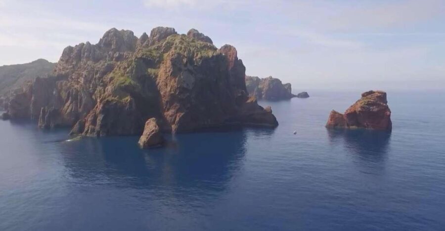 Calvi : Private boat tour of Scandola nature reserve - Navigating the Stunning Coastal Landscape