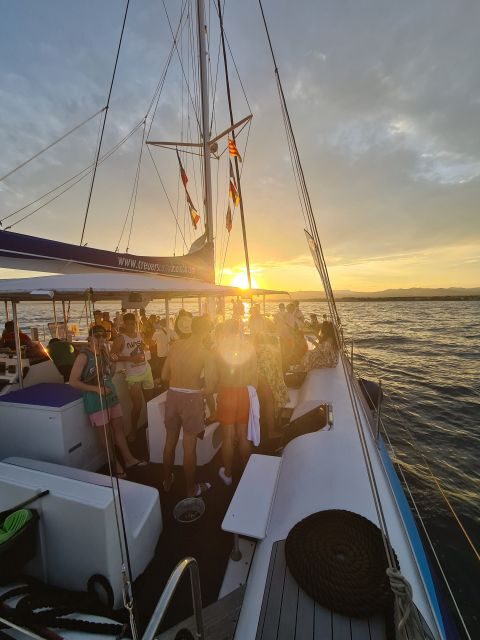 Cambrils: Evening Cruise with Fireworks Display and Drinks - Analyzing the Value