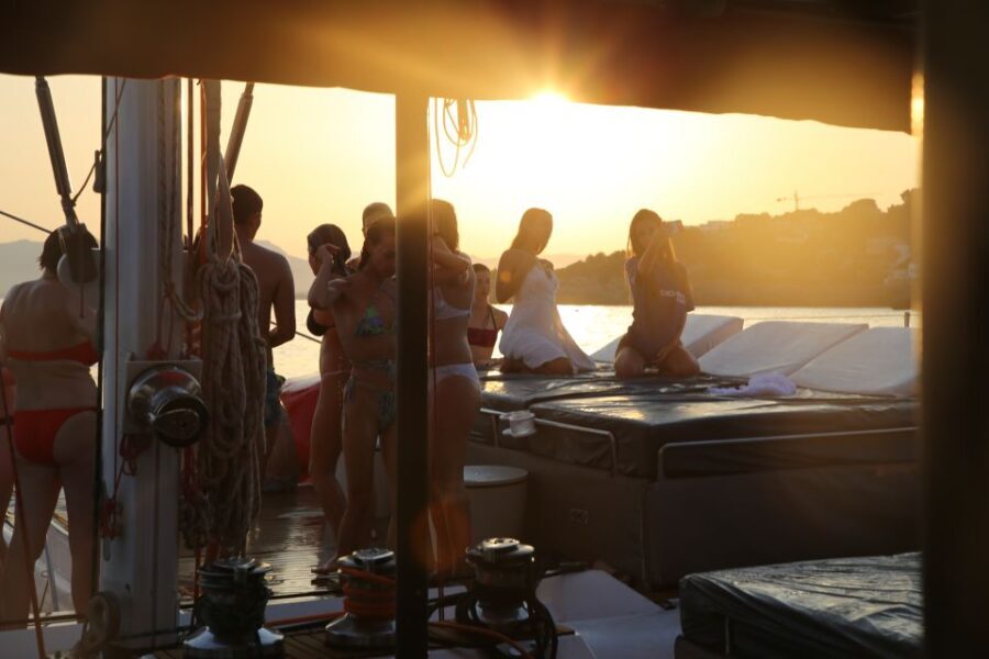 Cambrils: Sunset Catamaran Cruise with Drinks - The Itinerary: What to Expect
