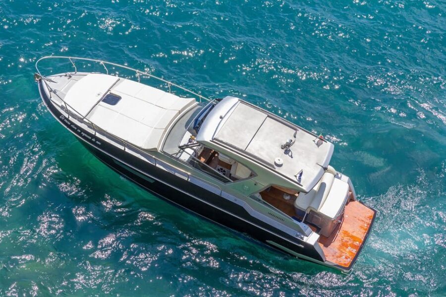 Capri tour by luxury motoryacht from Amalfi or Maiori - The Boat and Comfort