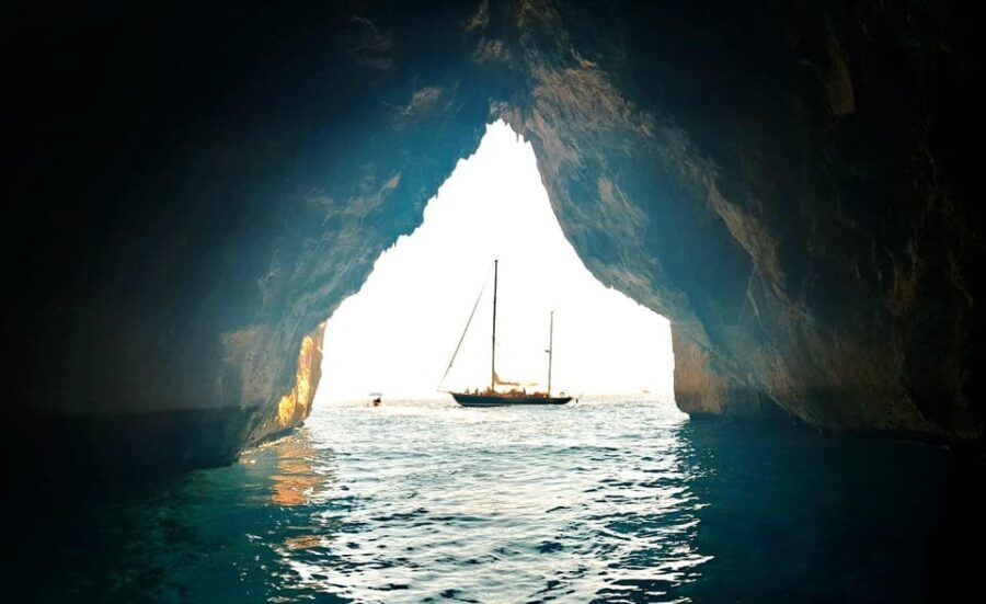 Castro marina (LE) Sailing boat trip on vintage Cassiopèe - The Itinerary in Detail