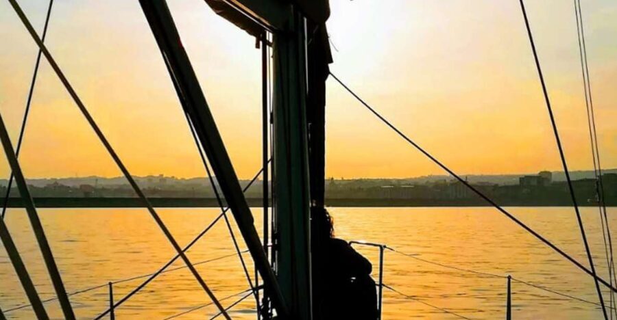 Catania: Guided Sunset Sailing Trip with Aperitif & Prosecco - Analyzing the Value
