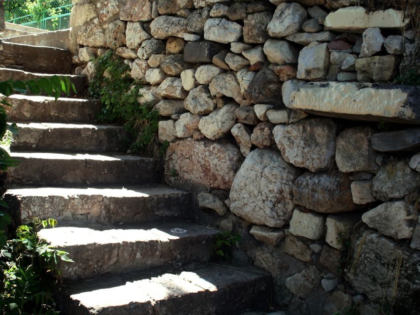 Cats of Athens: Self-Guided Mobile Tour in Plaka - The Itinerary Breakdown: What You Can Expect