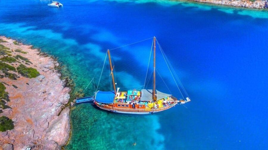Cesme: Small Group Boat Tour with Open Buffet Lunch - The Marine Scenery and Anchor Points
