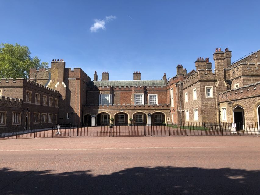 Changing of the Guard and Buckingham Palace Entry Ticket - A Closer Look at the Itinerary and Experience