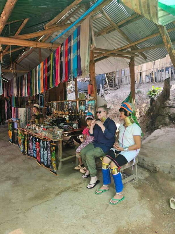 Chiangmai: Sticky Waterfall & Long-Neck karen village. - Key Points