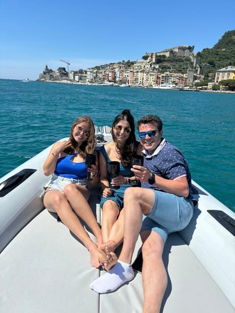 Cinque Terre Giro in Barca 4/8 ore con cibo e bevande - Food and Drinks on Board