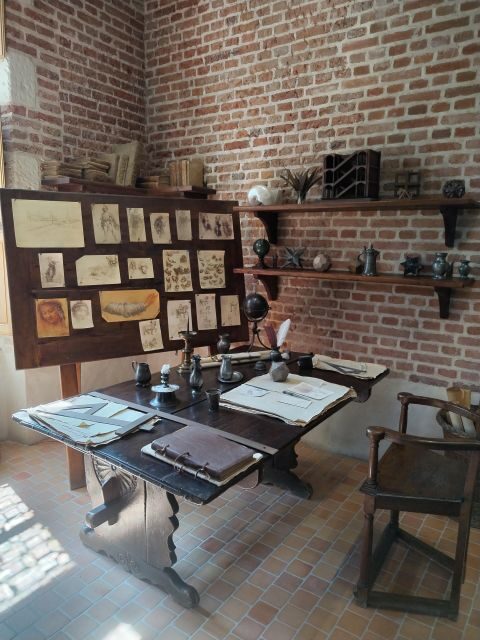 Clos Lucé: Da Vinci's Castle Private Guided Tour with Ticket - Who Will Love This Tour?