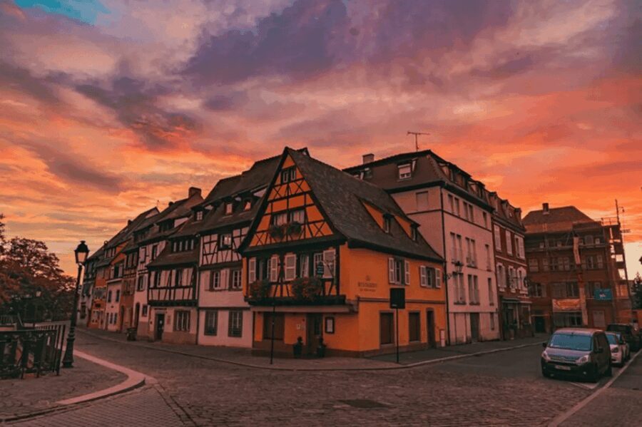 Colmar: Christmas Market and City Highlights Walking Tour - How the tour operates