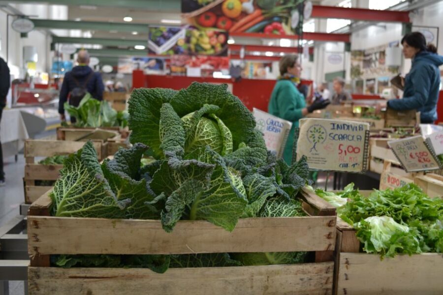 Como Food Tour and the Farmers Market - A Close Look at the Como Food Tour Experience