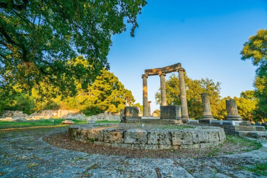 Complete Peloponnese  Delphi Meteora(4 days-3 nights) - A Deep Dive into the 4-Day Itinerary