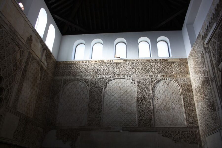 Córdoba: Alcázar and Jewish Quarter 2-Hour Guided Tour - The Alcázar’s Gardens: A Quiet Escape