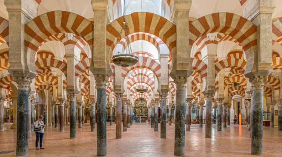 Córdoba: Mosque and Alcazar Private Tour with tickets - Detailed Breakdown of the Tour Itinerary