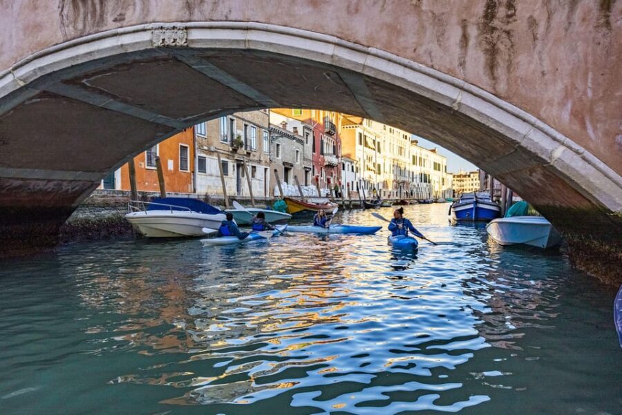 Cultural Kayak Tour: Discovering the Citys Canals