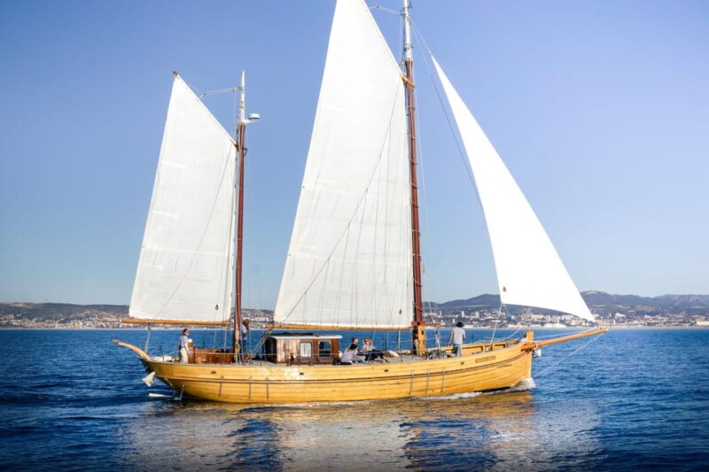 Day sail in the heart of the Calanques with lunch - Setting the Scene: What the Experience Offers