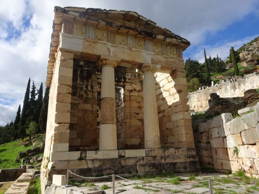Delphi and Meteora: 2-Day Bus Tour from Athens - Exploring the Itinerary in Detail