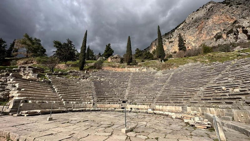 Delphi Navel Of Earth Hosios Loukas Full Day Private Tour - The Itinerary in Detail: What to Expect
