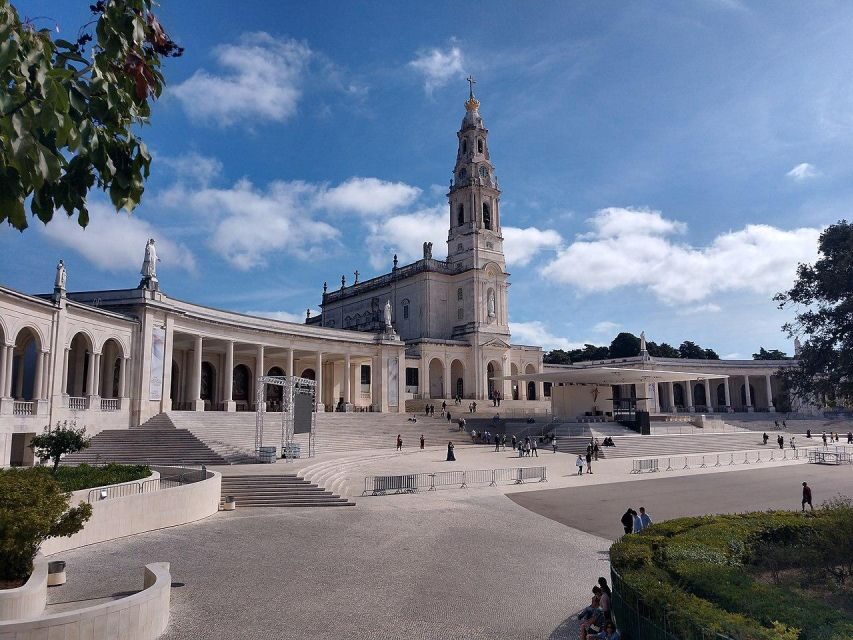 Discover Fátima, Nazaré, and Óbidos: Full Day Tour - Exploring the Itinerary and Highlights