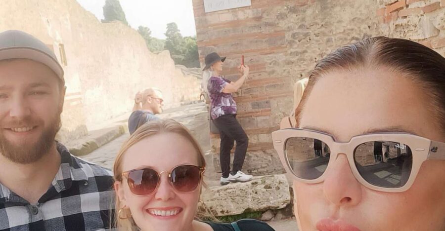 Discover Pompeii with a professional guide for 2hrs - Why This Tour Stands Out