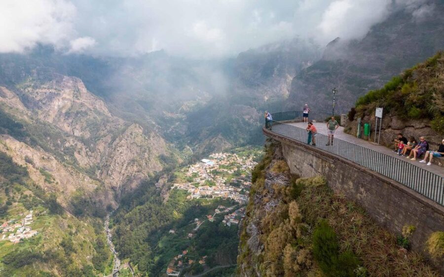 Do Funchal - Nun's Valley Tuk Tuk Tour (2h30) - Starting in Funchal and Climbing into the Mountains