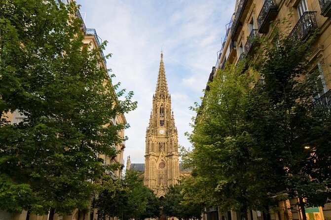 e-Scavenger hunt San Sebastián: Explore the city at your own pace - Key Points