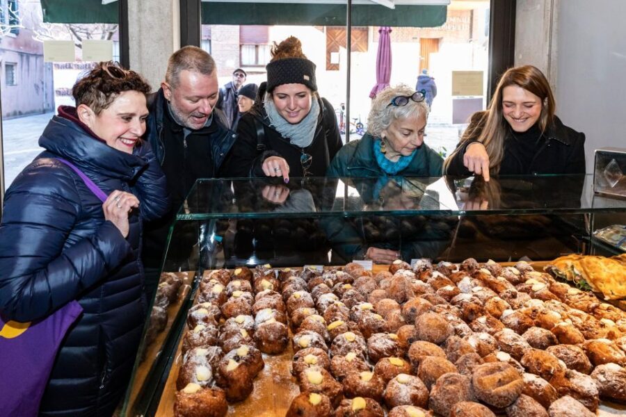 Eating Venice: Offbeat Food & Drinks Tour - Authentic Flavors with a Local Touch