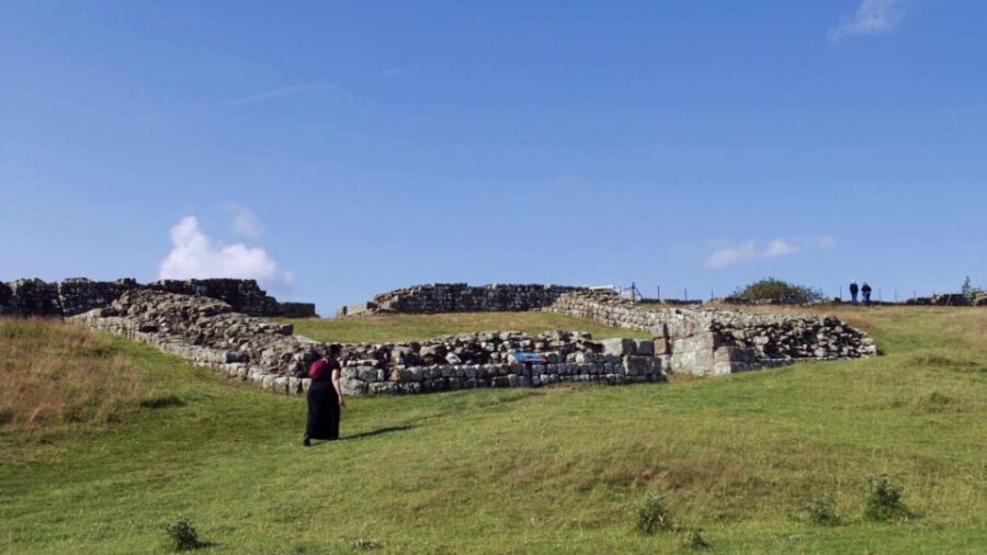 Edinburgh: Rosslyn Chapel and Hadrian's Wall Tour in Spanish - What’s Included and What’s Not