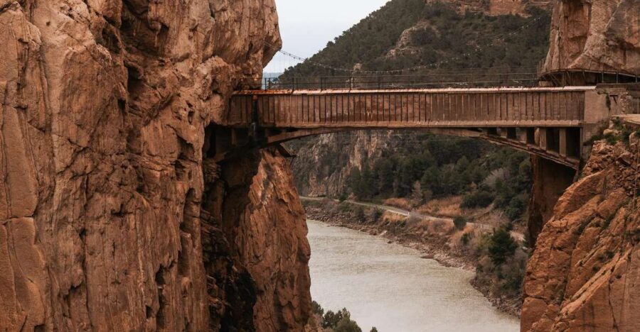 El Chorro: Hike" Caminito del Rey " + E-bike guided tour 2h - The Value of the Experience