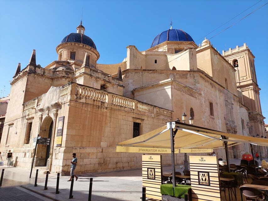 Elche: walking tour through the historic center and botanical garden Huerto de Cura - The City’s Spirit