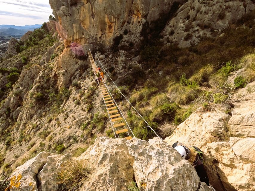 Elda: Ferrata Bolón, tirolina récord. - Who Should Consider This Tour?