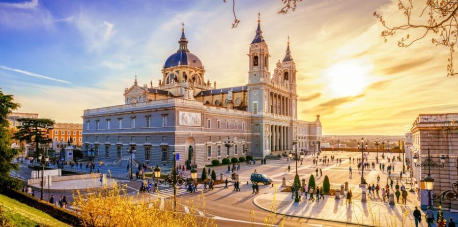 Essential Madrid: Walking Tour of the Historic Center - What to Expect from the Tour Experience