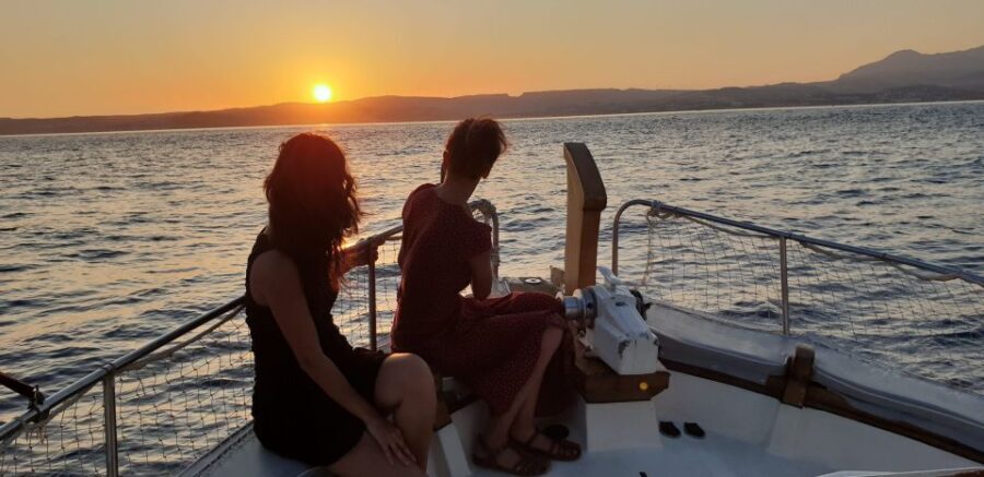 Estepona: Sunset boat trip & Cava & Tapa - An In-Depth Look at the Sunset Boat Trip
