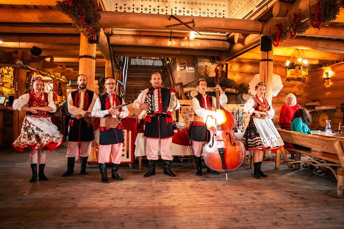 Evening Folk Show, singing, dancing and delicious food - Key Points