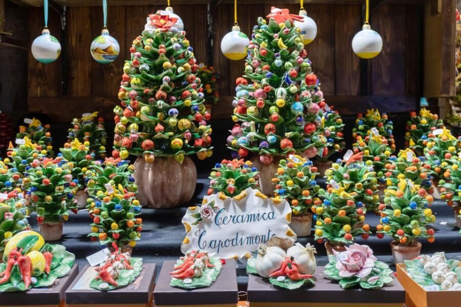 Explore the Naples Christmas Market - Private Tour - Piazza del Gesù: Renaissance Grandeur and Local Stories