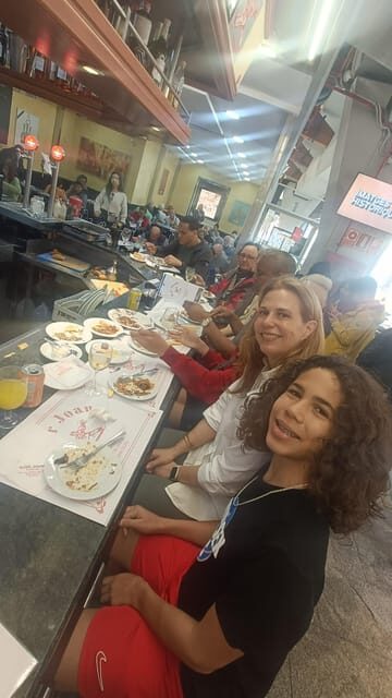 Familly friendly: tailored tapas, giants & Scavenger Hunts! - Why This Tour Works