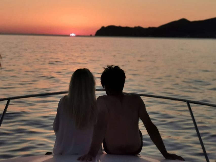 Fira: Private Sunset Cruise with BBQ, Drinks and Hot Springs - What Sets This Tour Apart