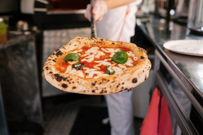 Florence: Pizza and Gelato Class with Unlimited Wine - Key Points