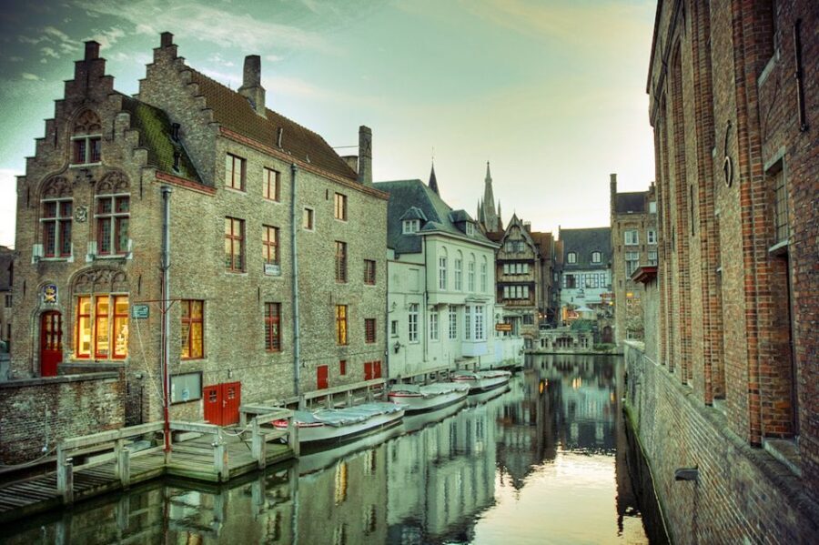 From Amsterdam: Day Trip to Bruges in Spanish or English - The Practical Side: Transport, Guides, and Value