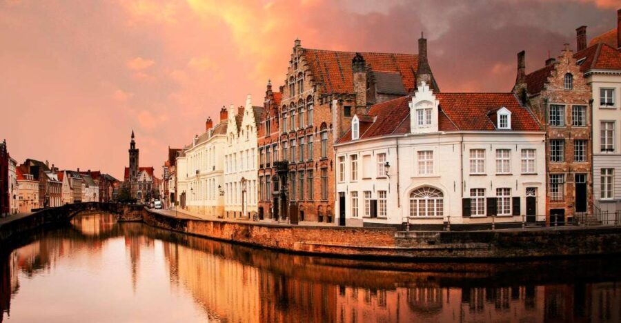 From Amsterdam: Day Trip to Bruges in Spanish - Practical Aspects and Tips
