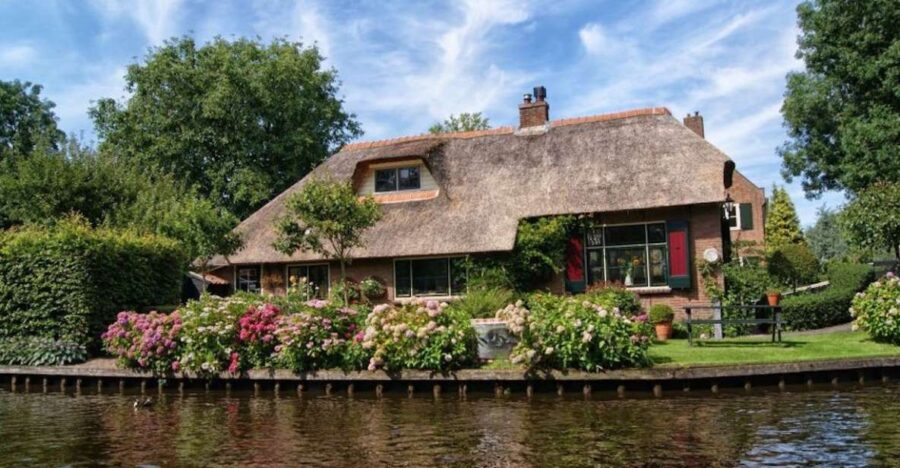 From Amsterdam: Private Tour to Giethoorn with Canal Cruise - Who Should Book This Tour?