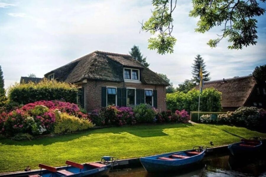 From Amsterdam: Private tour to Giethoorn with private boat - Practical Details and Considerations