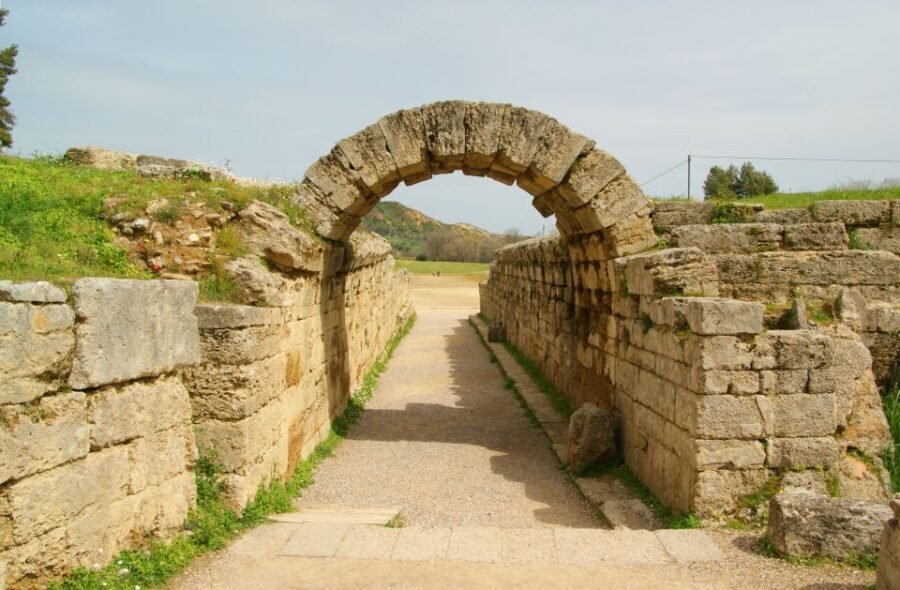 From Athens: 4-Day Peloponnese, Delphi, and Meteora Tour - What Makes This Tour Stand Out?