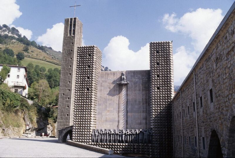From Bilbao: Elorrio, Oñati, and Sanctuary of Arantzazu Tour - Key Points