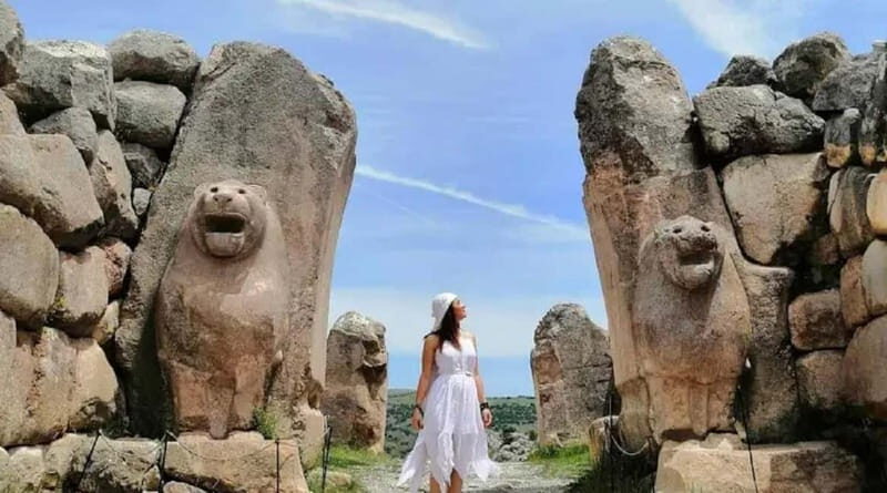 From Cappadocia: Daily Hattusas Tour with Guide & Transport - Yazilikaya: The Morning Sanctuary