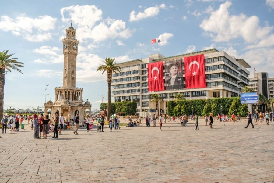 From Cesme: Private Izmir City & Agora Tour with Lunch - Who Should Consider This Tour?