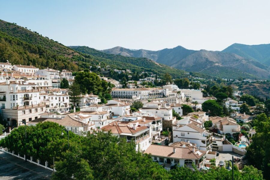 From Costa del Sol: Mijas, Marbella and Puerto Banús Tour - The Highlights in Detail