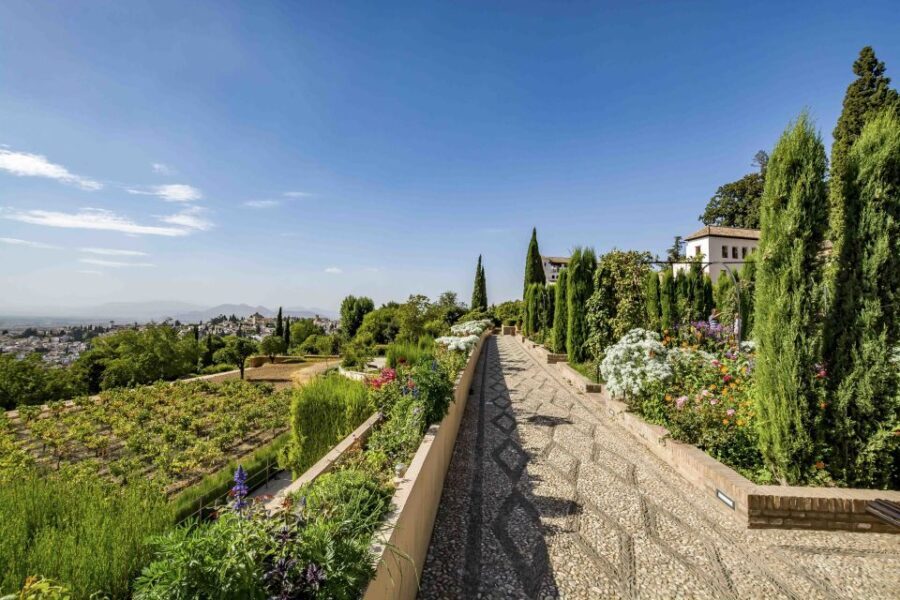 From Costa del Sol or Malaga: Granada and Alhambra Tour - An In-Depth Look at the Tour