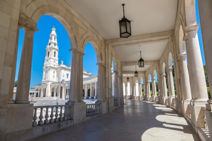 From Lisbon: Fátima and Óbidos Private Day Trip - The Itinerary Breakdown
